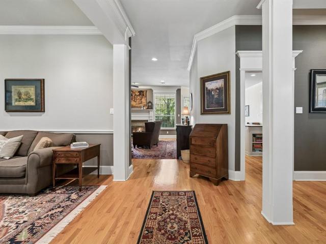 3718 Lakeview Drive
