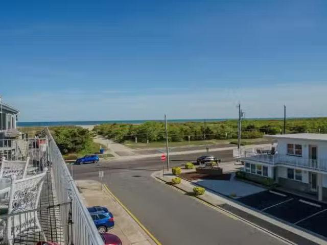 3719 Ocean Ave Dr, Brigantine, NJ 08203