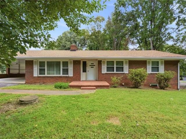 3719 Crosland Rd, Winston Salem, NC 27106