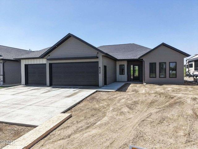 3719 Rutland Cir, Bismarck, ND 58504