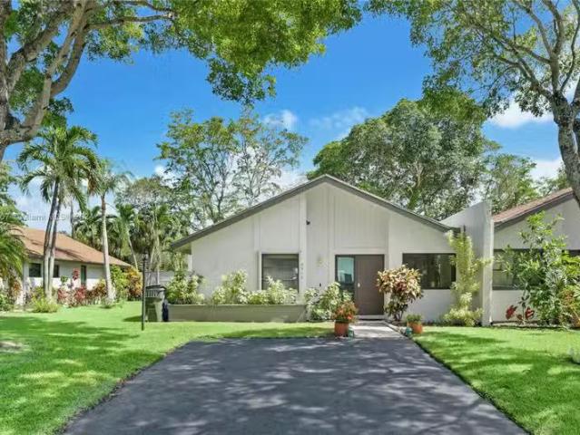 3710 ARELIA DR S # 3710, DELRAY BEACH, FL 33445 Single Family.