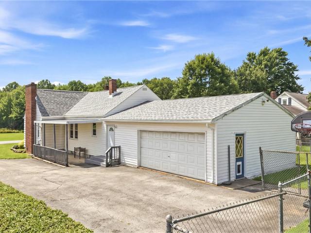 3710 Tamarack Dr