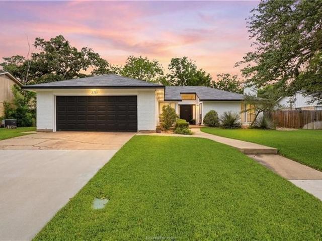 3710 Valley Oaks Dr, Bryan, TX 77802