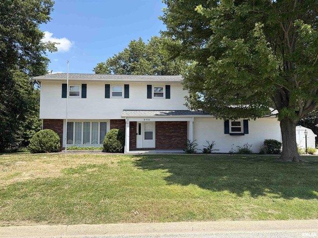 3711 Oakwood Cir, Taylorville, IL 62568