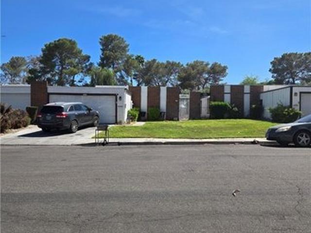 3711 Casey Dr, Las Vegas, NV 89120