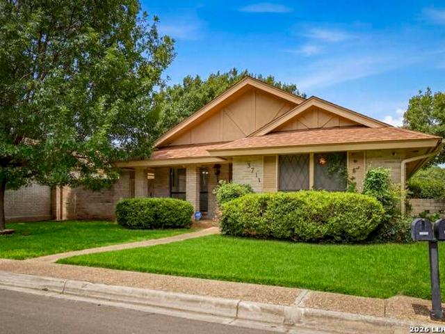 3711 Hunters Cir