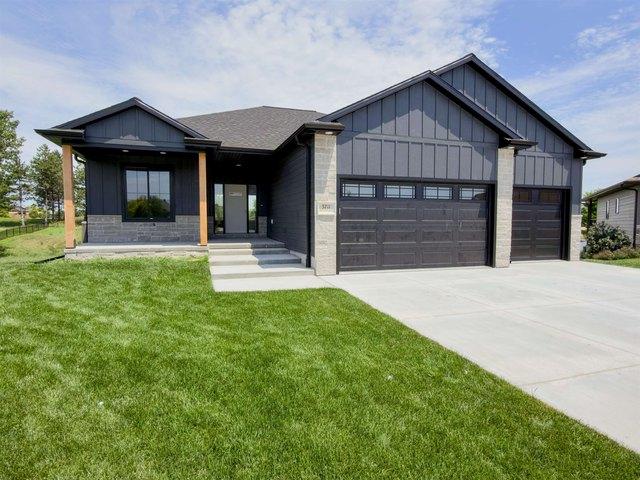 3711 25th Avenue Pl, Kearney, NE 68845