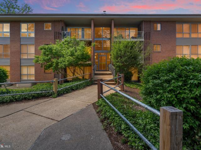 3712 N Rosser St, Unit 102, Alexandria, VA 22311 | MLS #VAFX2304 | Compass