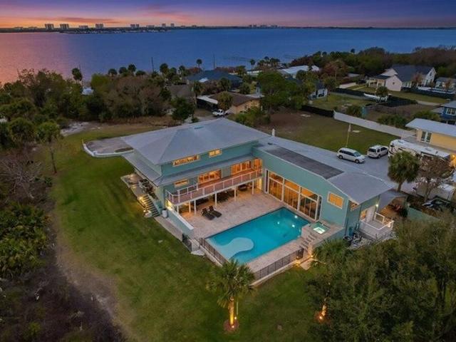 3712 E Mockingbird Hl, Jensen Beach, FL 34957