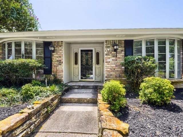 3712 Greenbriar Court