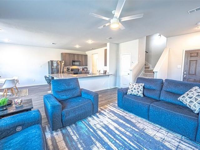 3712 Kings Dr, Ennis, TX 75119