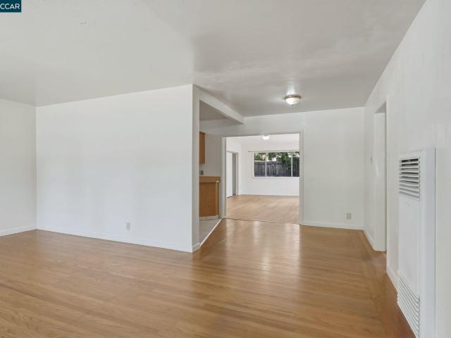 3712 Los Flores Ave