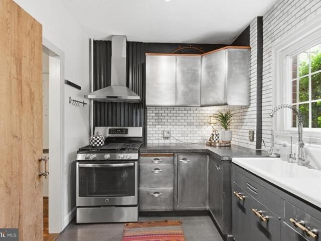 3712 Valley Dr, Alexandria, VA 22302