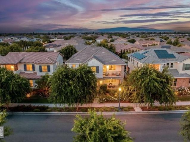 3712 Windermere St, Bakersfield, CA 93311