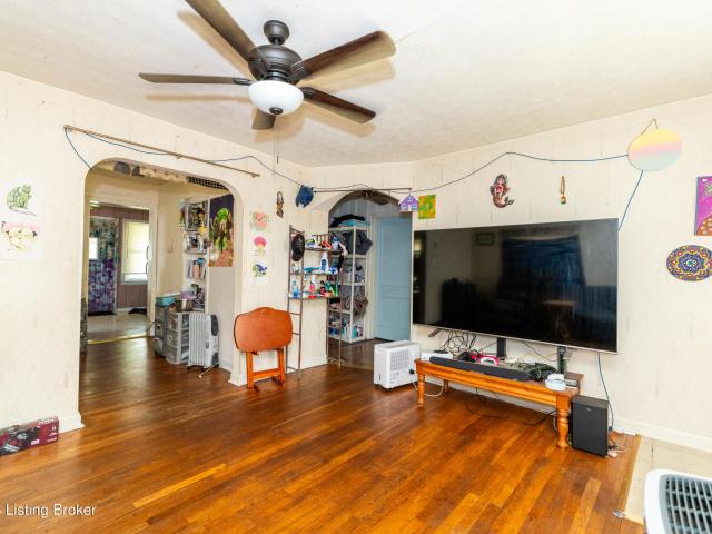 3713 Bashford Ave