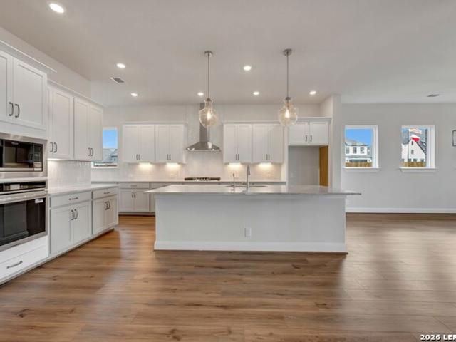 3713 Hollis Pecan