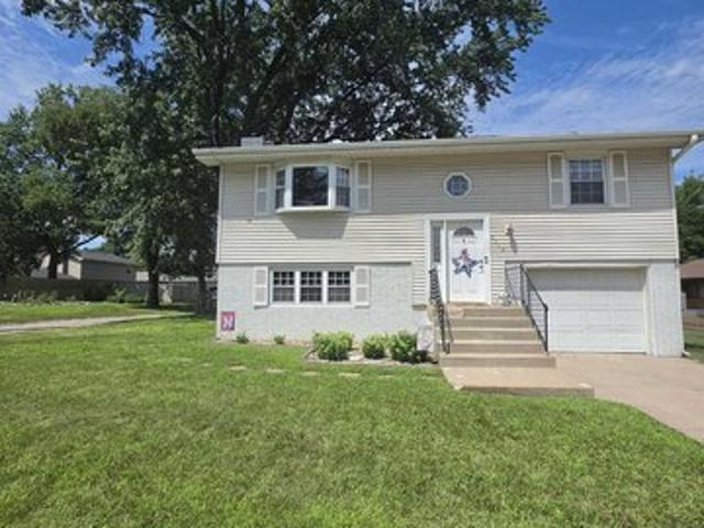 3713 S 56th St, Lincoln, NE 68506