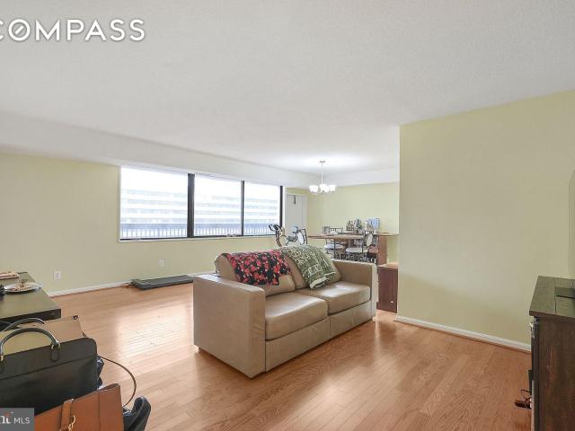 3713 S George Mason Dr 1011, Falls Church, VA