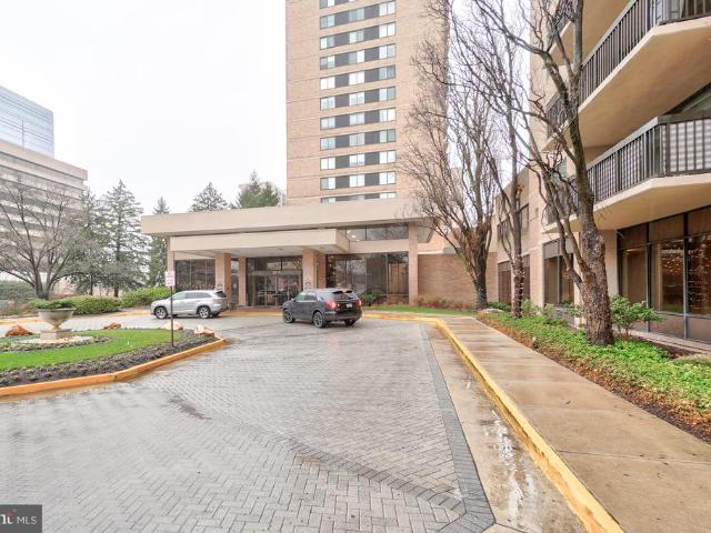 3713 S George Mason Drive # 414 W