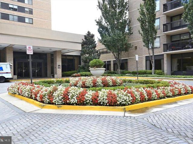 3713 S George Mason Drive # 715