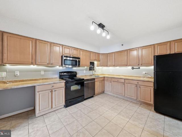 3713 S George Mason Drive # 810