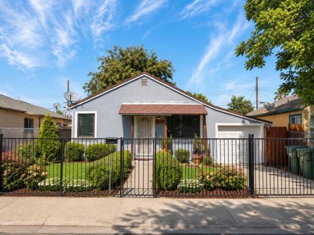 3713 18th Ave, Sacramento, CA 95820