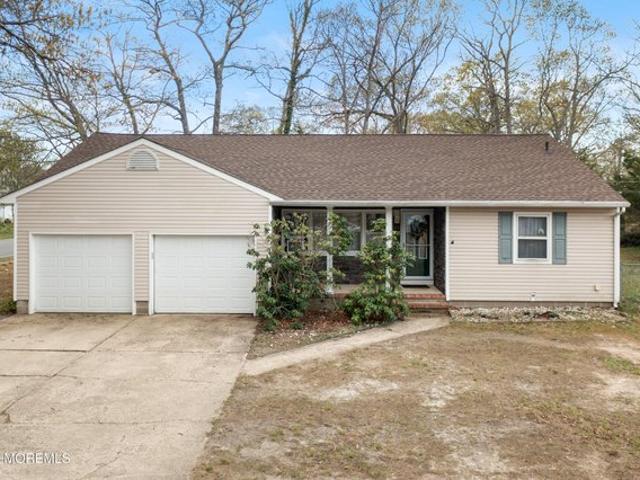371 Constitution Dr, Forked River, NJ 08731
