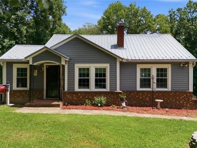 371 Conrad Dr, Thomasville, NC 27360
