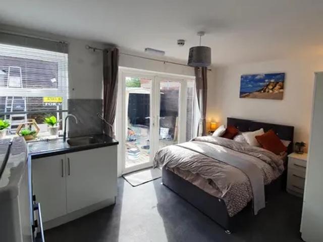 371 Copperfield, Grange Hill, Chigwell, IG7 5NS, United Kingdom | 5 bed duplex for rent #119835510 | Rentberry