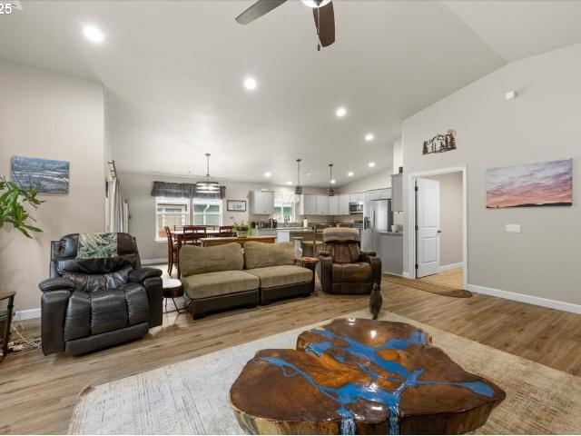 371 cedar