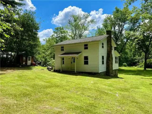371 CRESTVIEW RD, SLIPPERY ROCK, PA 16057 Single Family Reside.