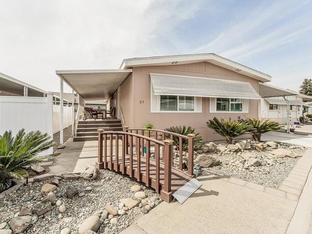 371 Bethel Ave Spc 27, Sanger, CA 93657