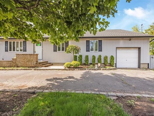 371 Grand Blvd, Deer Park, NY 11729