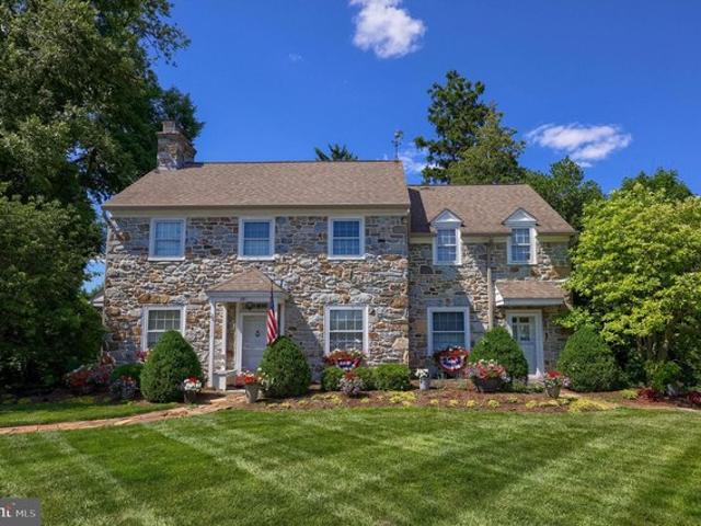 371 E Main St, New Holland, PA 17557