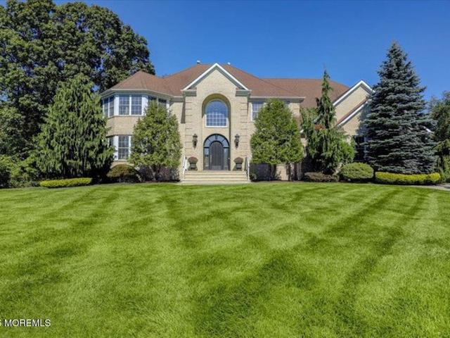 371 Karen Ct, Freehold, NJ 07728