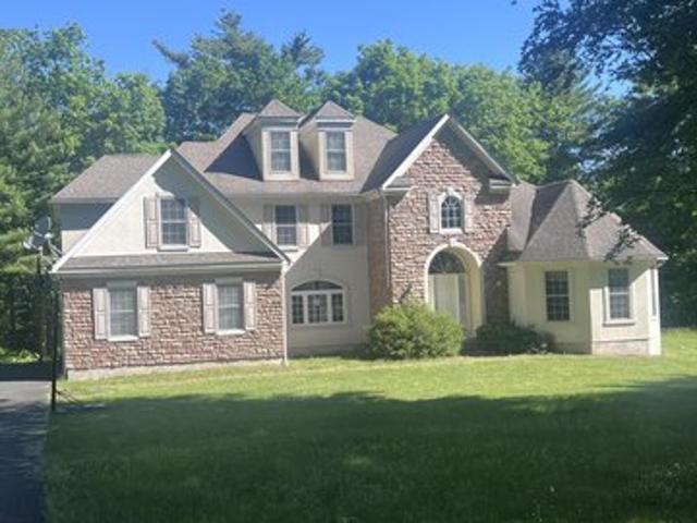 371 Joanne Ct, Bartonsville, PA 18321