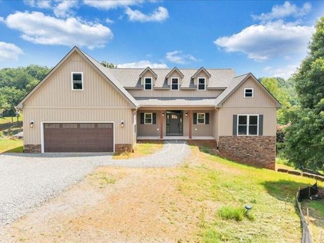 371 Lake View Pt, Glade Hill, VA 24092
