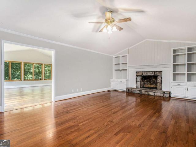 371 Lake Drive SE