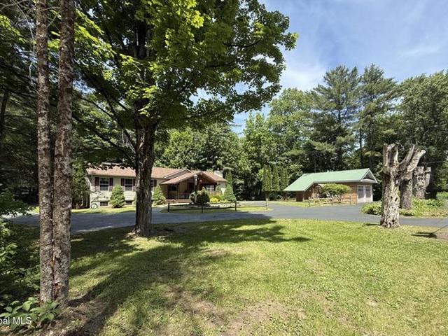 371 Lakeview Rd, Broadalbin, NY 12025