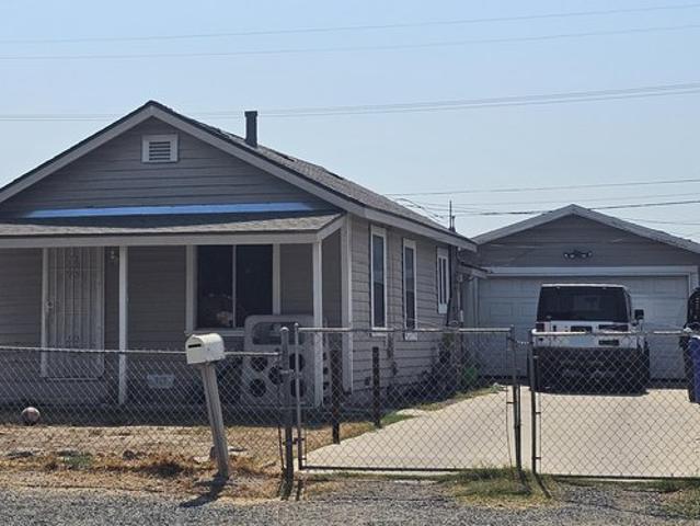 371 N Westside St, Porterville, CA 93257