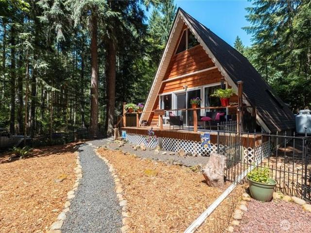 371 N Wynoochee Dr, Hoodsport, WA 98548