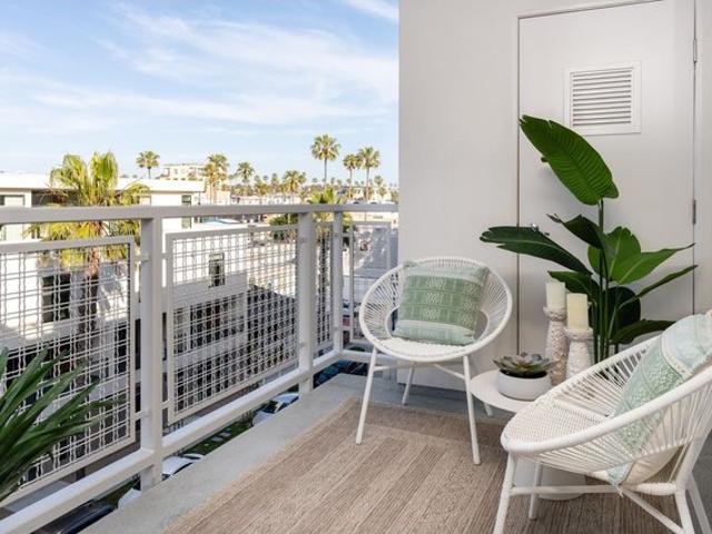 371 N Cleveland St # 102, Oceanside, CA 92054