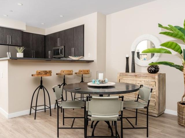 371 N Cleveland St # 305, Oceanside, CA 92054
