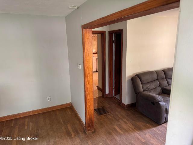 371 S Main St