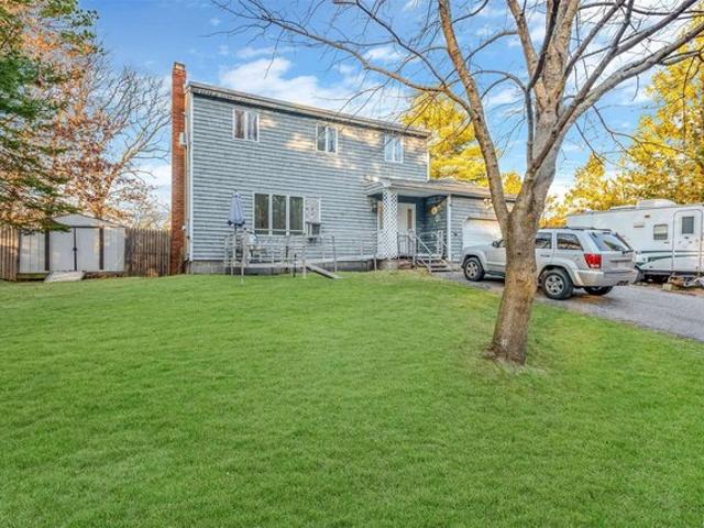 371 S River Rd, Calverton, NY 11933