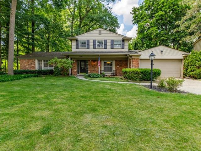 37243 Maple Leaf Ct, Clinton Township, MI 48036