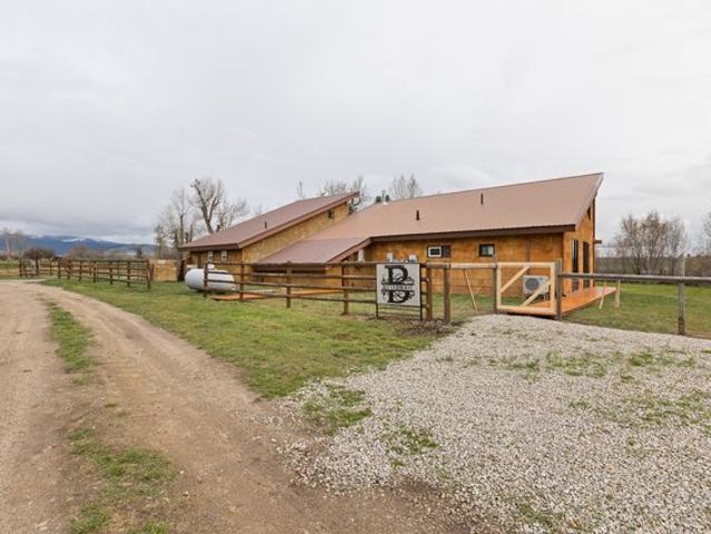 3724 Earth Sky Rd, Stevensville, MT 59870