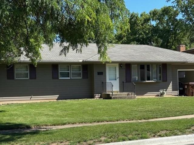 3724 Florida Dr, Rockford, IL 61108