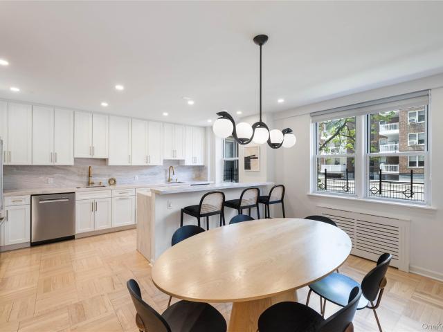 3725 Henry Hudson Parkway W 3DE