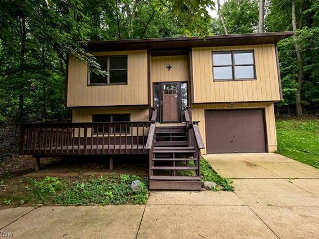 3725 Rome Dr, New Franklin, OH 44319